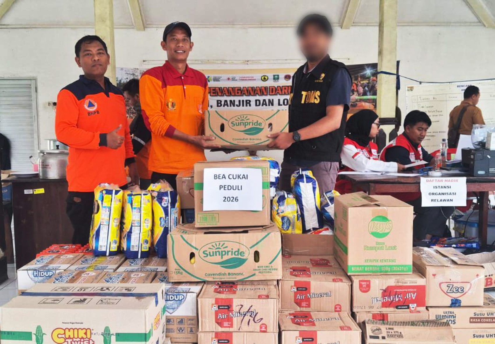 Bea Cukai Tegal salurkan bantuan paket sembako bagi warga terdampak ...