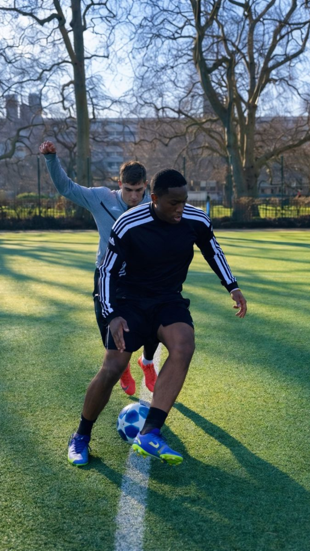 How to beat a defender: 3 soccer turn techniques