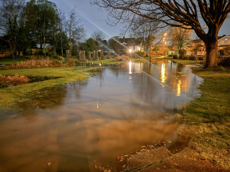 Heavy rain causes flooding in Gosport with warnings along River Meon ...