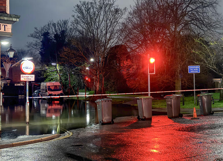 Heavy rain causes flooding in Gosport with warnings along River Meon ...