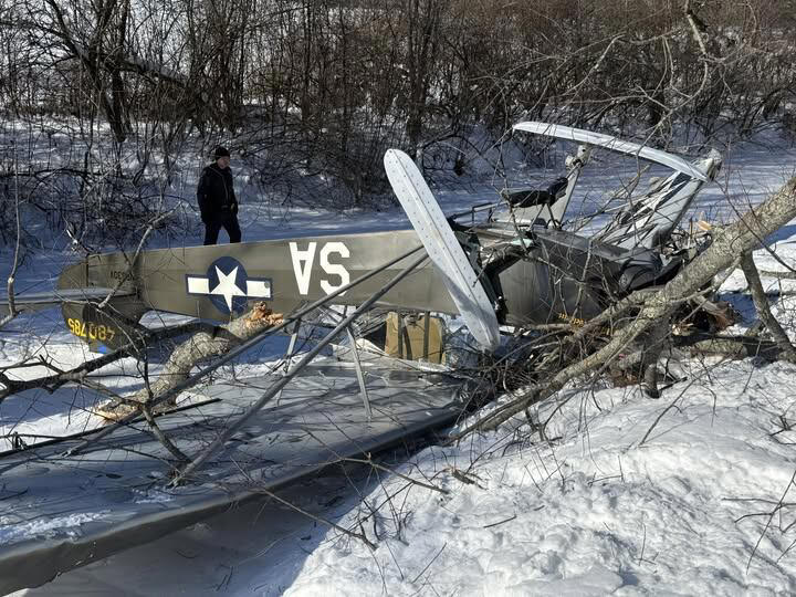 2 people suffer non-life-threatening injuries after a small plane crash