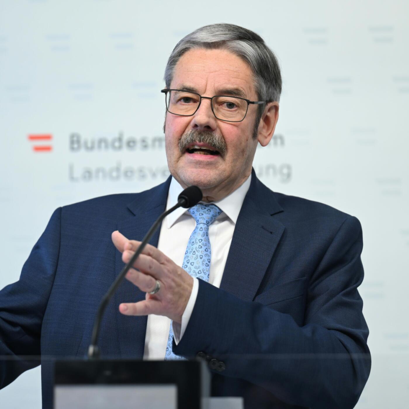 Hameseder lehnt Volksbefragung zur Wehrpflicht ab