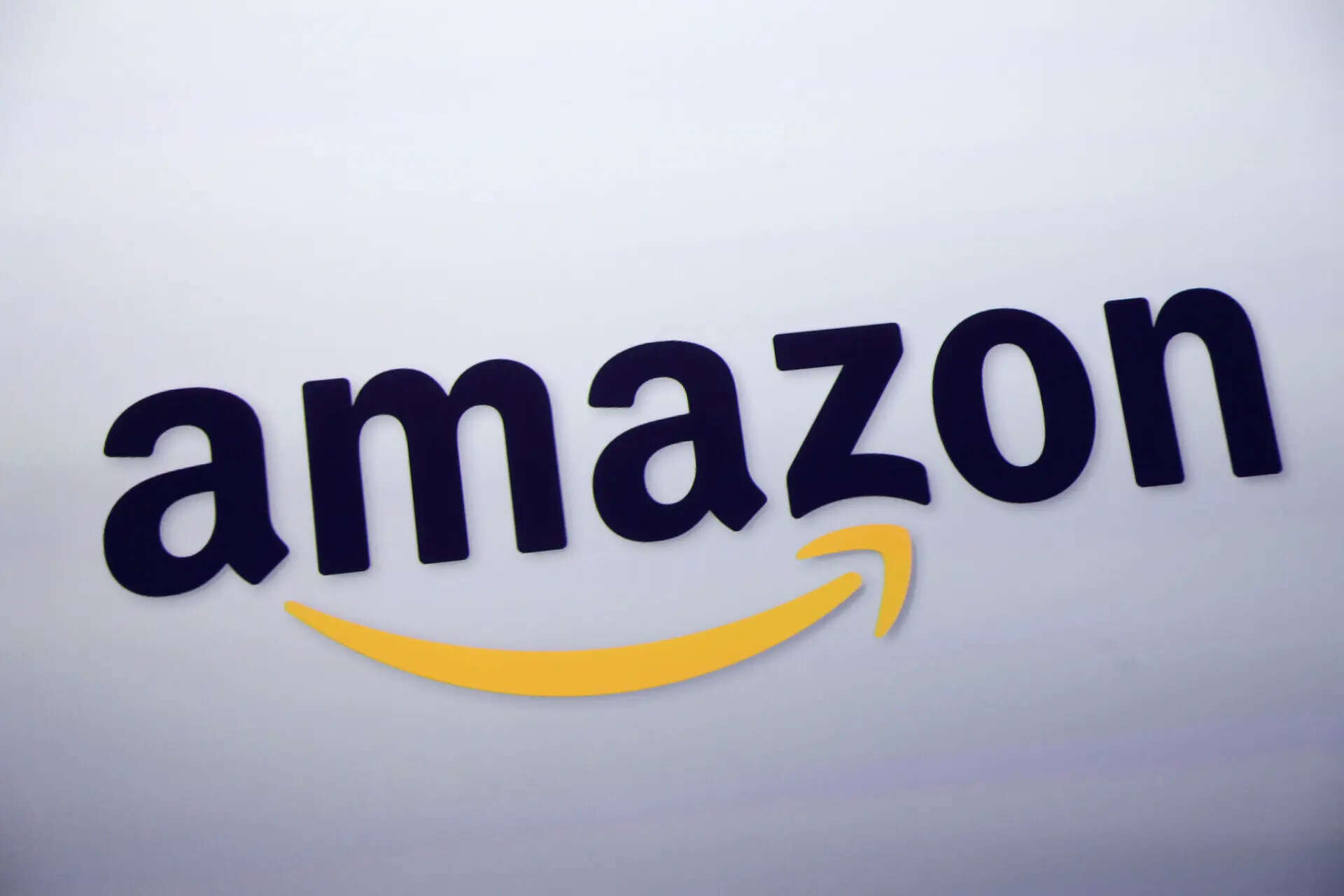 As Amazon lays off 16000, AWS VP Greg Pearson tells employees: Continue ...