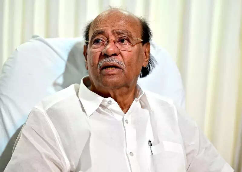 Madras High Court orders notice to EC on PMK founder Ramadoss's plea ...