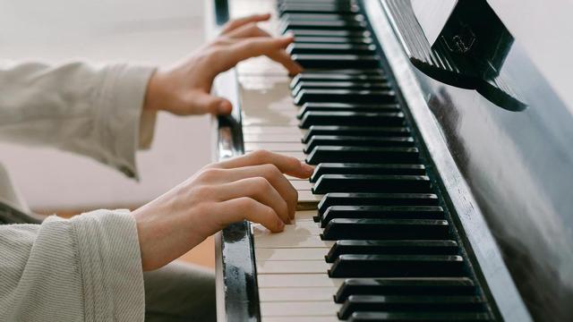 Ocho pianos de cola llenarán las calles de A Coruña este viernes con ...