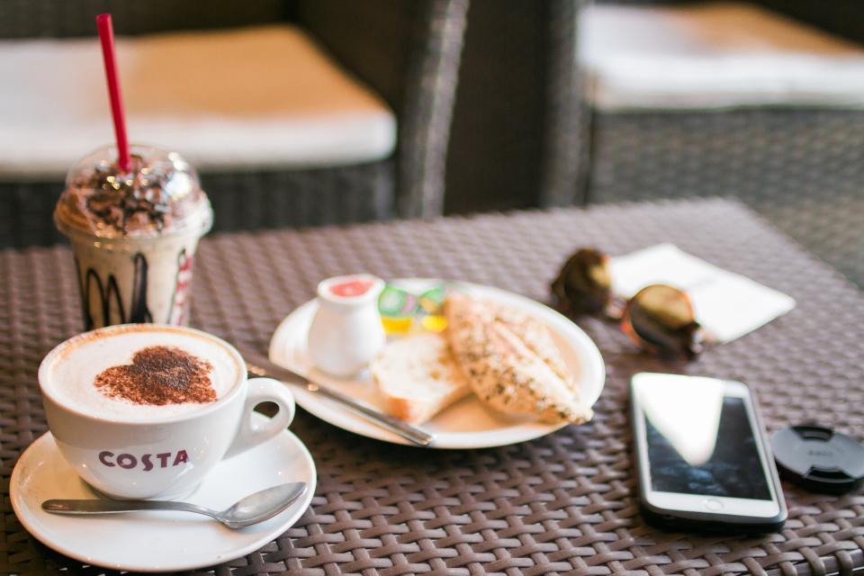 Restaurant servers notice these 10 things about you the moment you sit down