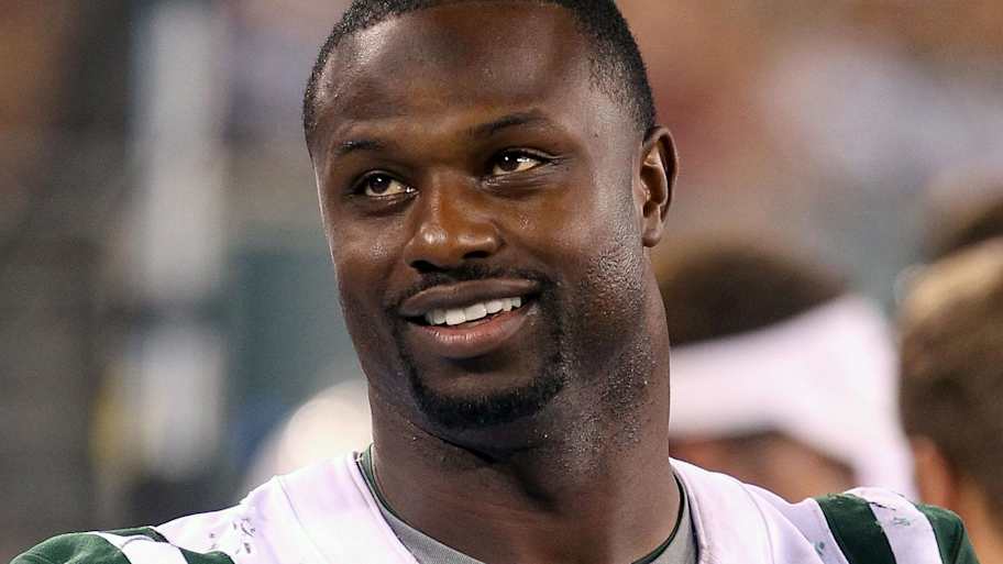 Former Jets LB reportedly eyes return in new role