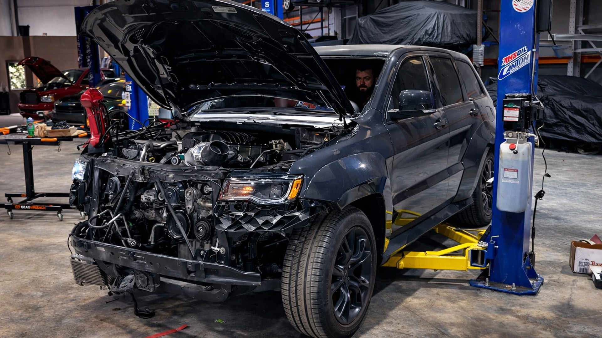 Fixing a badly damaged Jeep after an auction
