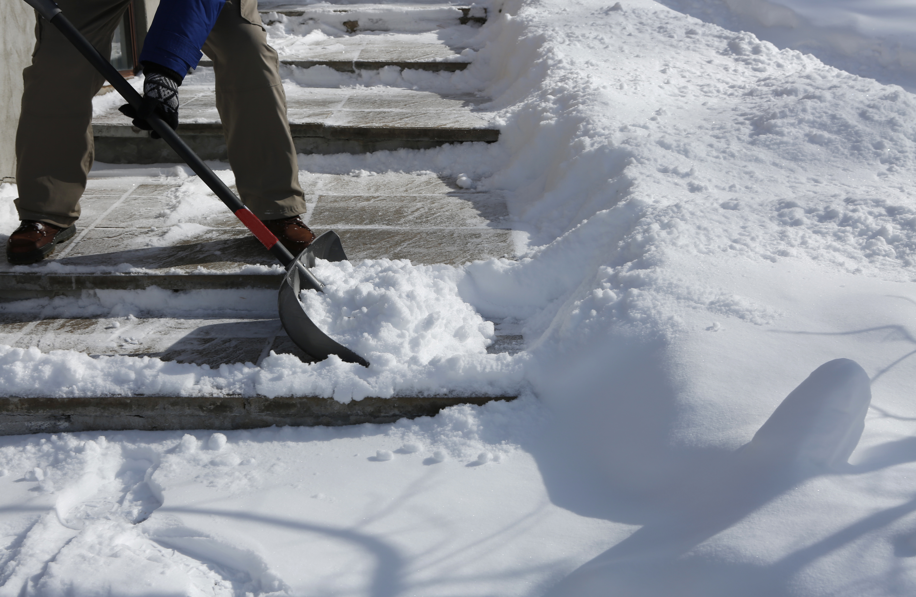 Single mom shovels out parking spot—no one ready for 'threat' she ...