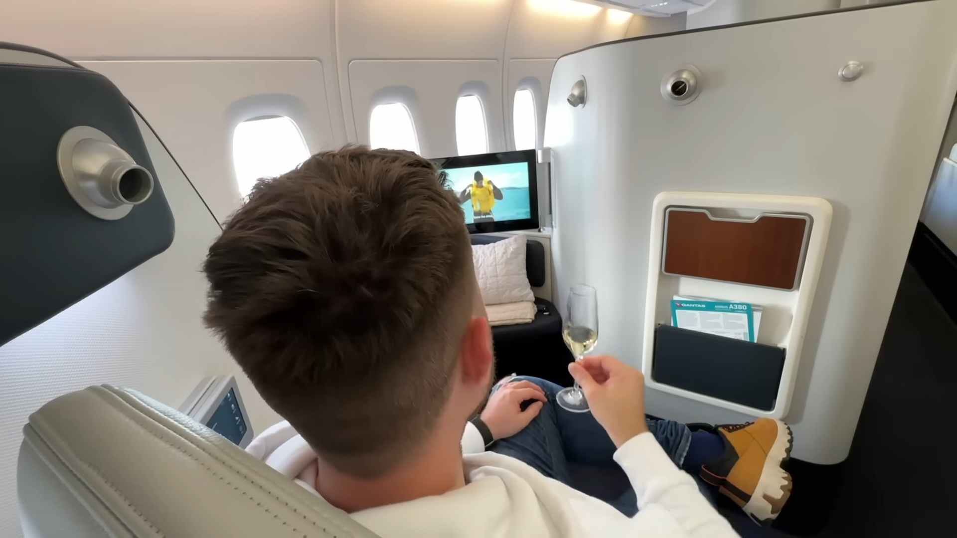 The Qantas first class suite experience Australia to England no sleep ...