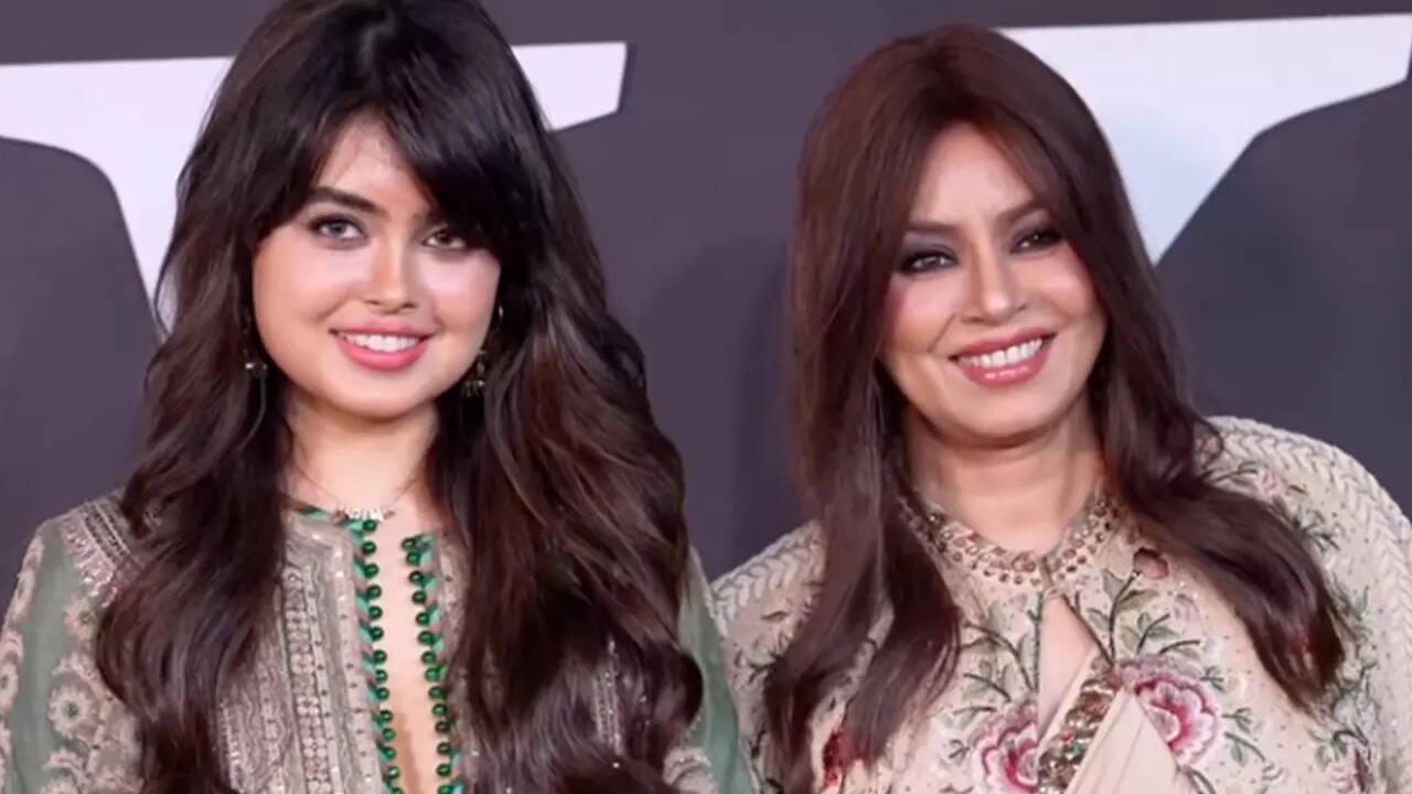 Ariana Mukherjee sparks online buzz during low-key Mumbai appearance ...