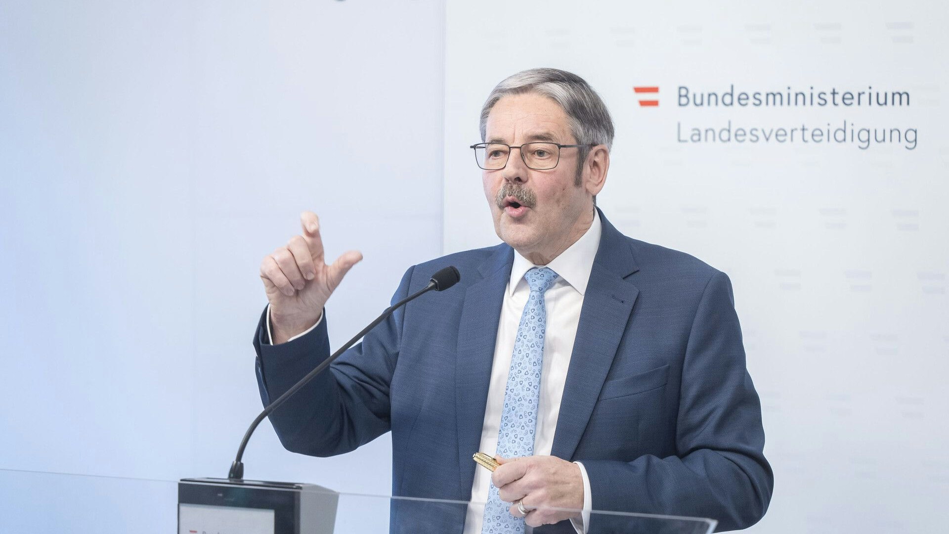 Leiter von Wehrdienst-Kommission gegen Volksbefragung