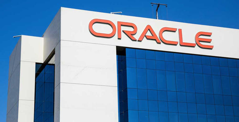 Oracle stock ends lower after company reveals $50 billion AI funding plan