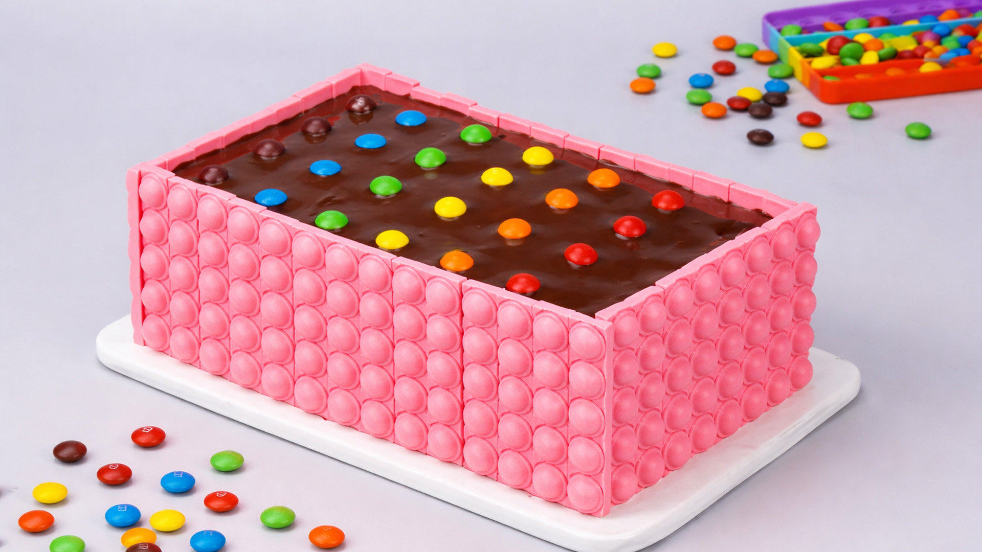 Easy chocolate cake decorating for festive occasions
