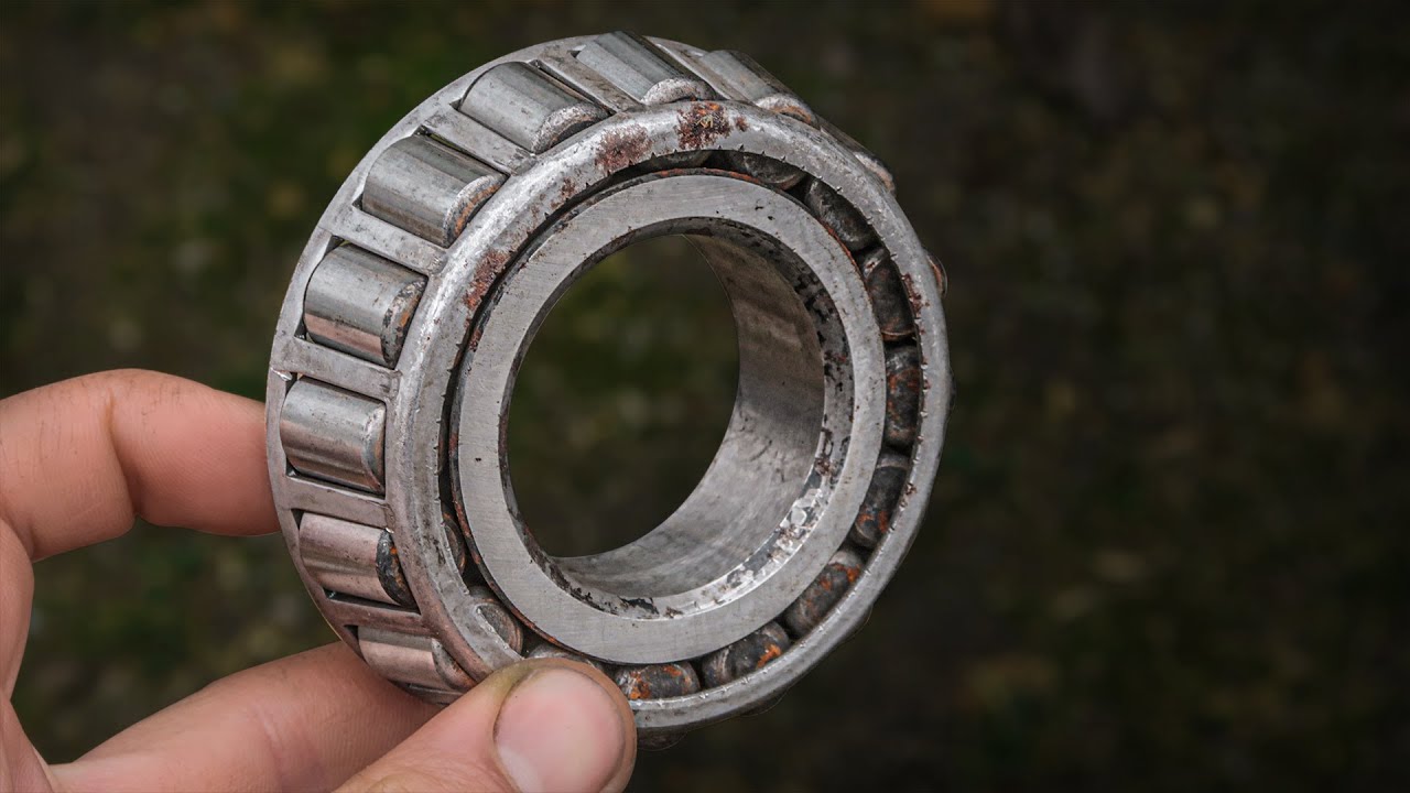 I turned a roller bearing into a classic blacksmith knife