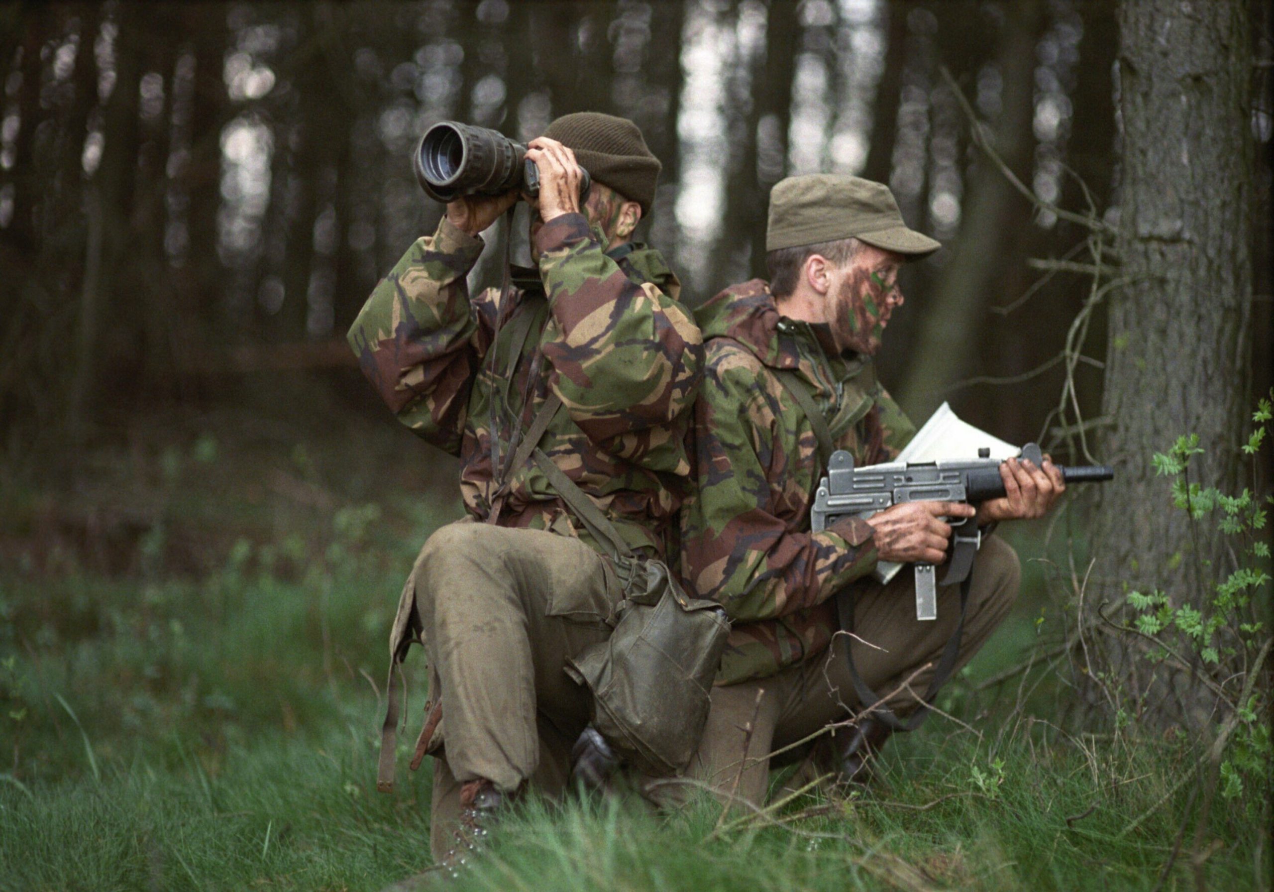 These 10 guns owe their fame to Hollywood scenes that made them ...