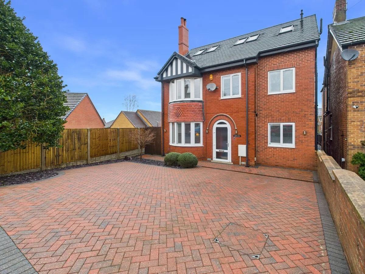 Look: Extended four bed detached Ashfield family home offers ...
