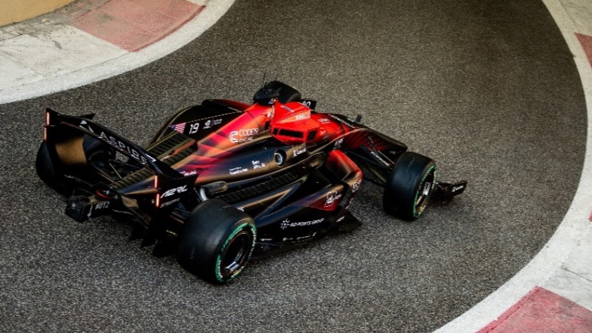 The differences between a regular racing car and an AI-powered car ...