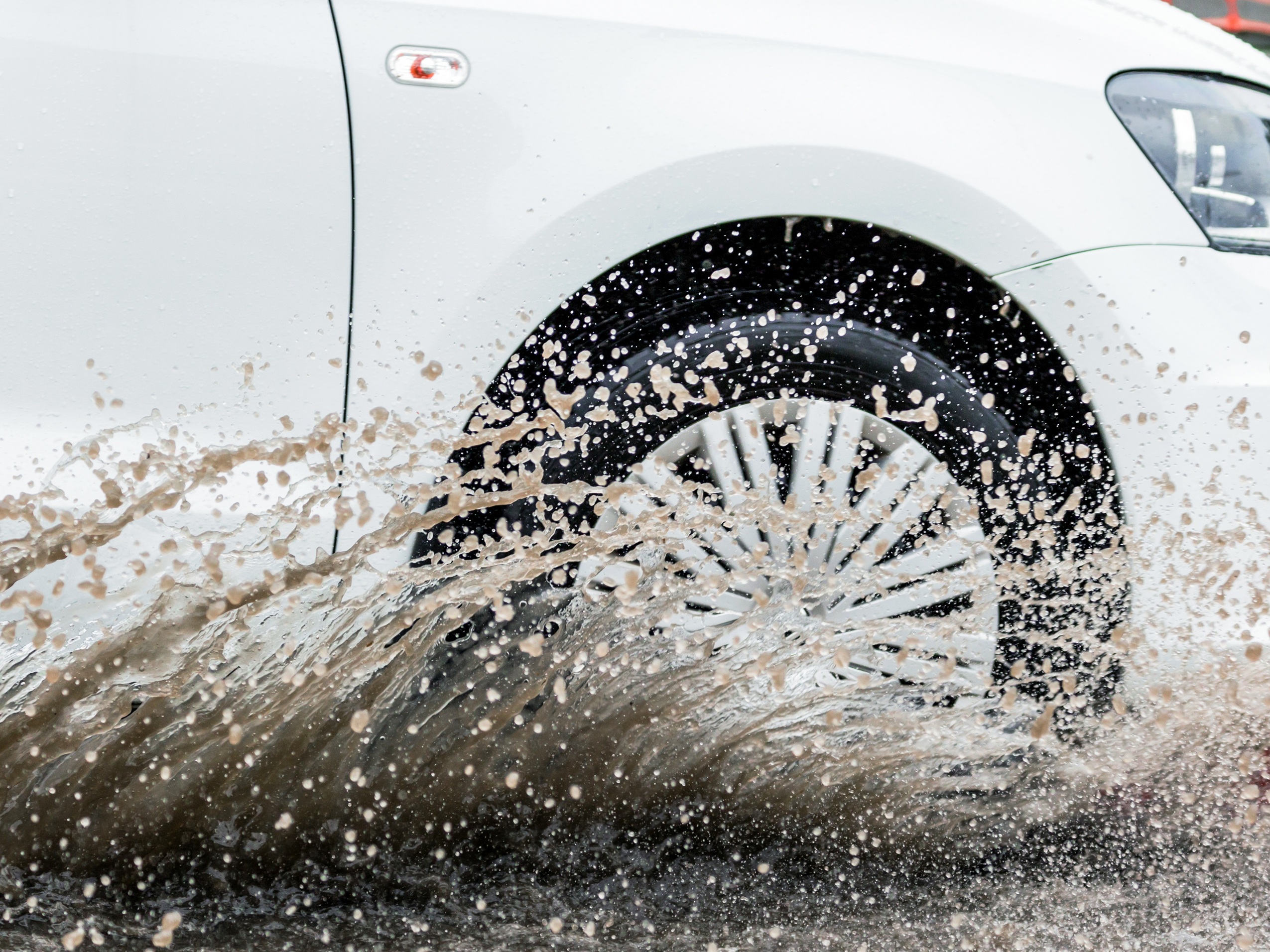 Cera rapida spray: la soluzione per proteggere la vernice dell’auto dal ...