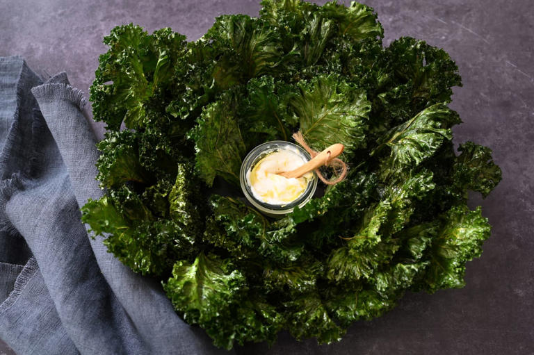 The two rules for extra-crispy kale chips (plus a dip to match)