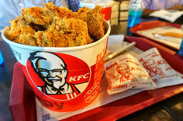 TikTok idiot busted after lobbing KFC wraps to lags over 'superprison ...