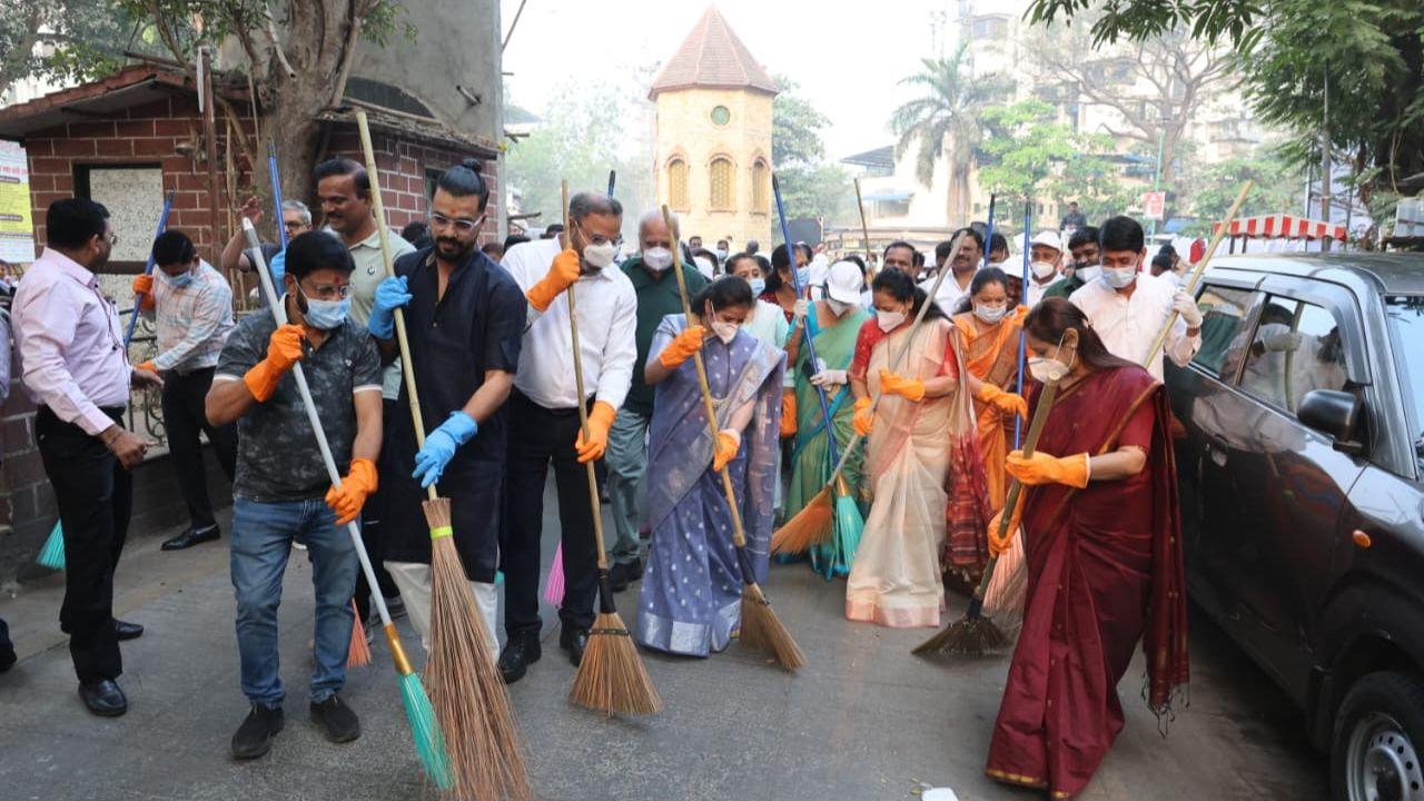 Thane Municipal Corporation launches large-scale deep clean drive in Kopri