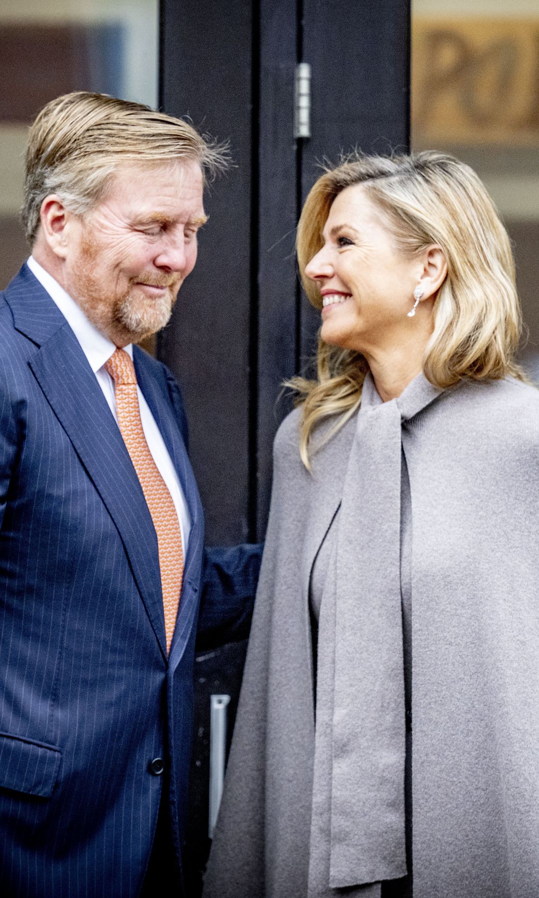 Máxima de Holanda, con los pendientes de su boda coincidiendo con su ...