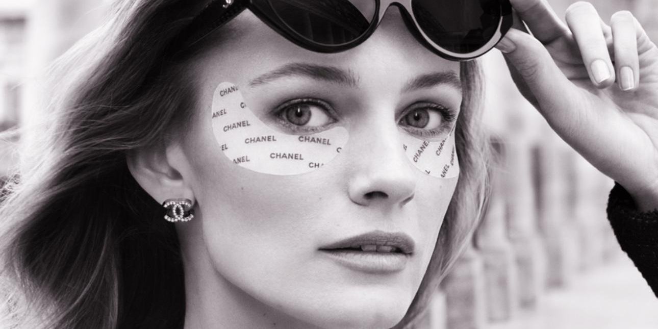 Η Chanel βρήκε τον τρόπο για πιο φωτεινά και γεμάτα μάτια σε μόλις 5 λεπτά