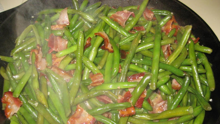 If you want your family to eat their veggies, serve them these garlic ...