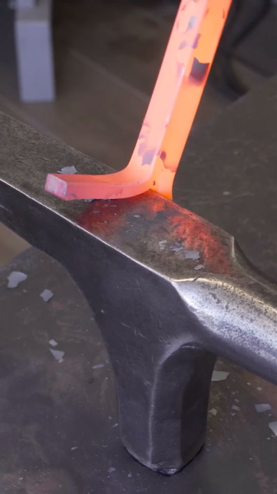 Fitting big stake anvil