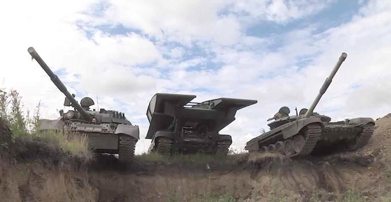 Rostec dévoile des images rares du MTU-90M, un poseur de ponts capable ...