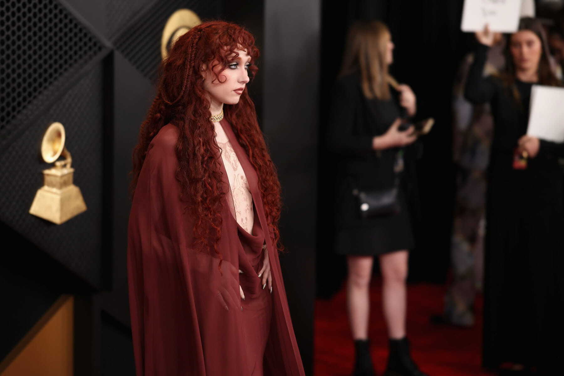 Chappell Roan sætter Grammy-røde tæppet i brand med en kjole, der ikke ...