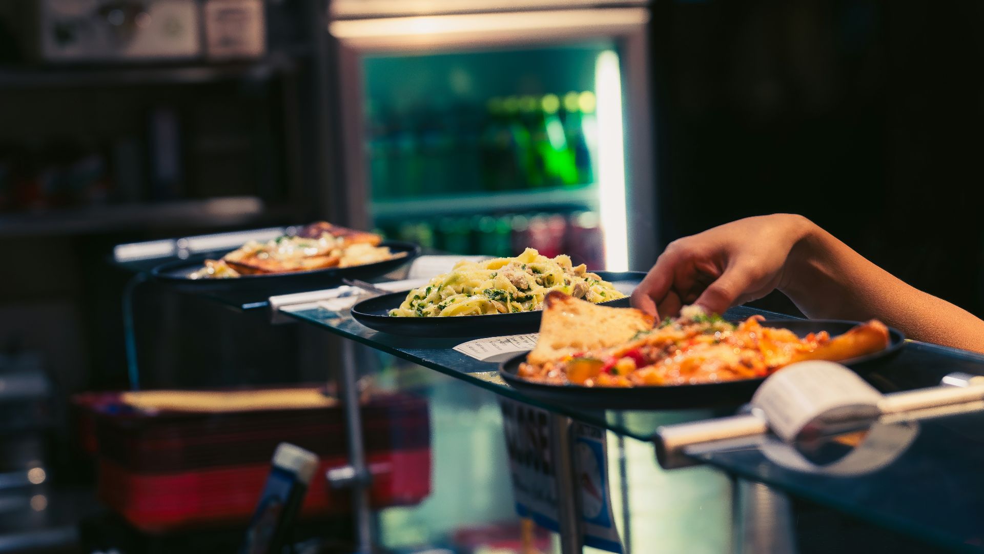 10 chain restaurant dishes people always order & 10 they shouldn’t