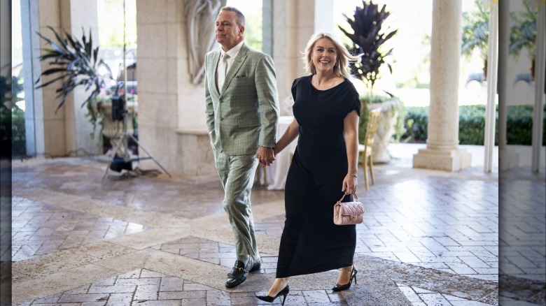 Karoline Leavitt's awkward body language with her husband says it all ...