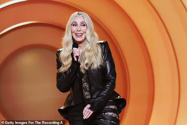 Cher accidentally names dead singer as Grammys winner