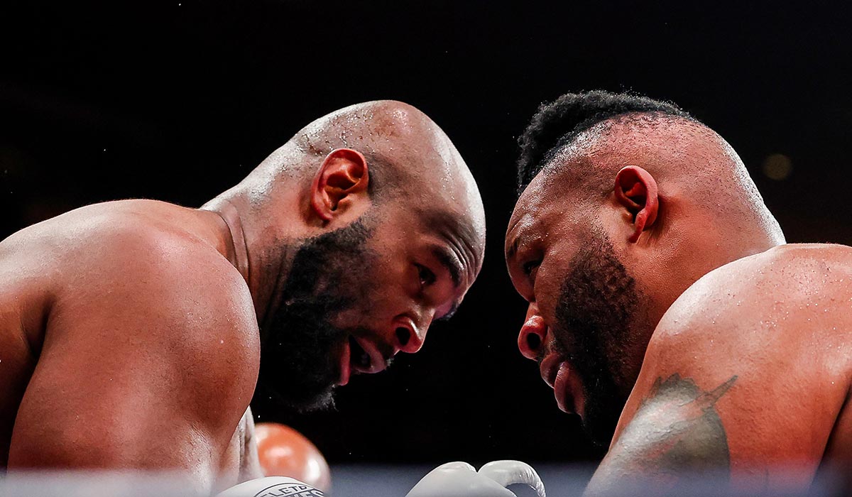 Hair today, gone tomorrow: Boxer's wig slip during live fight has fans ...