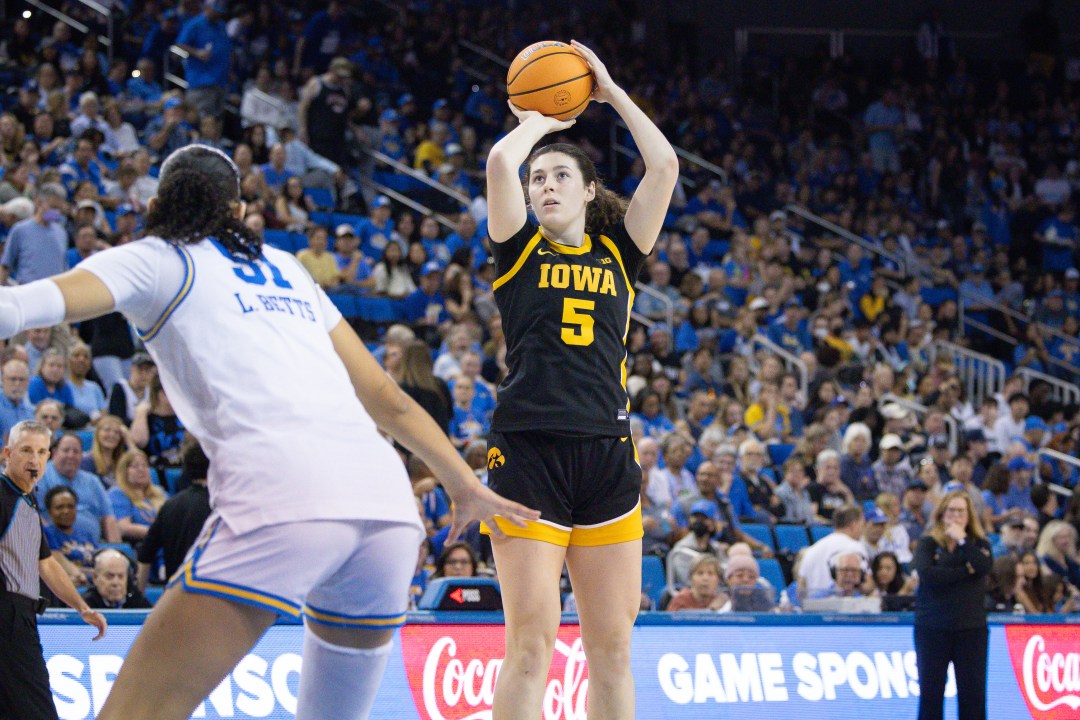 Hawkeye women drop 2 spots in AP basketball poll