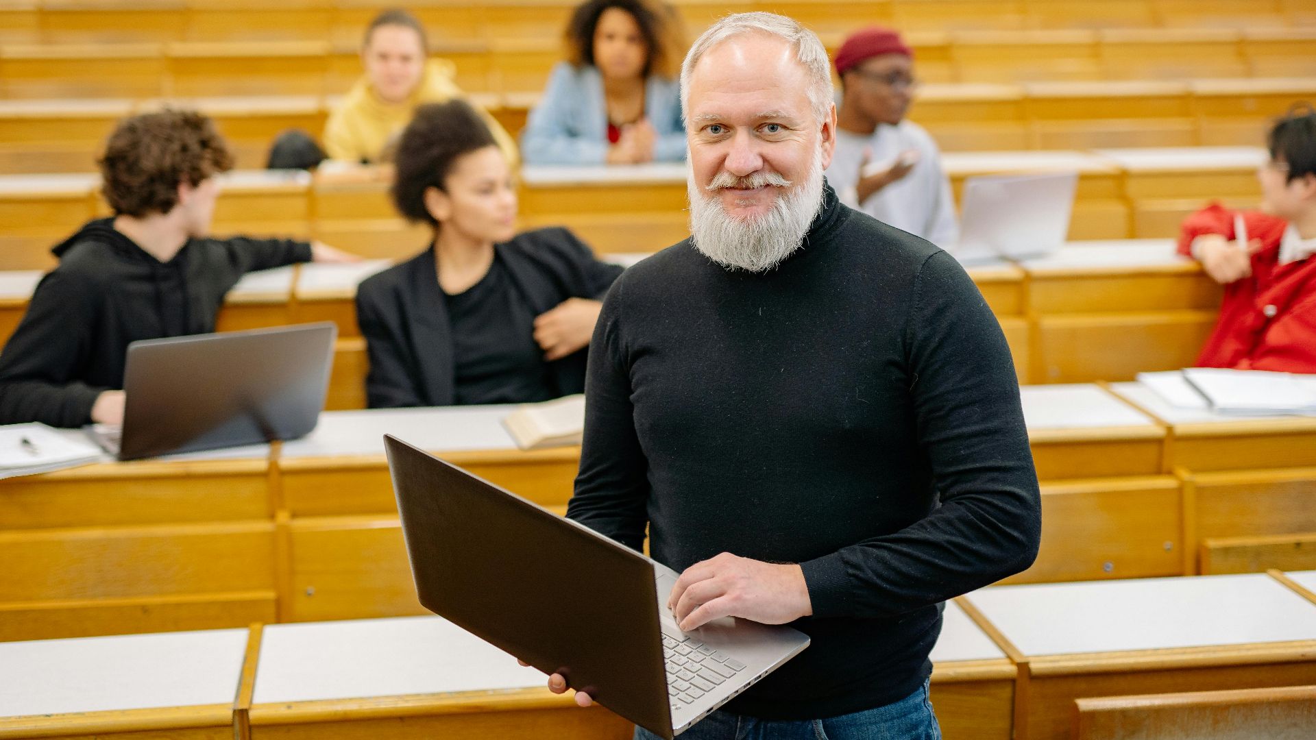 10 jobs that require a lot of experience & 10 more entry-level friendly
