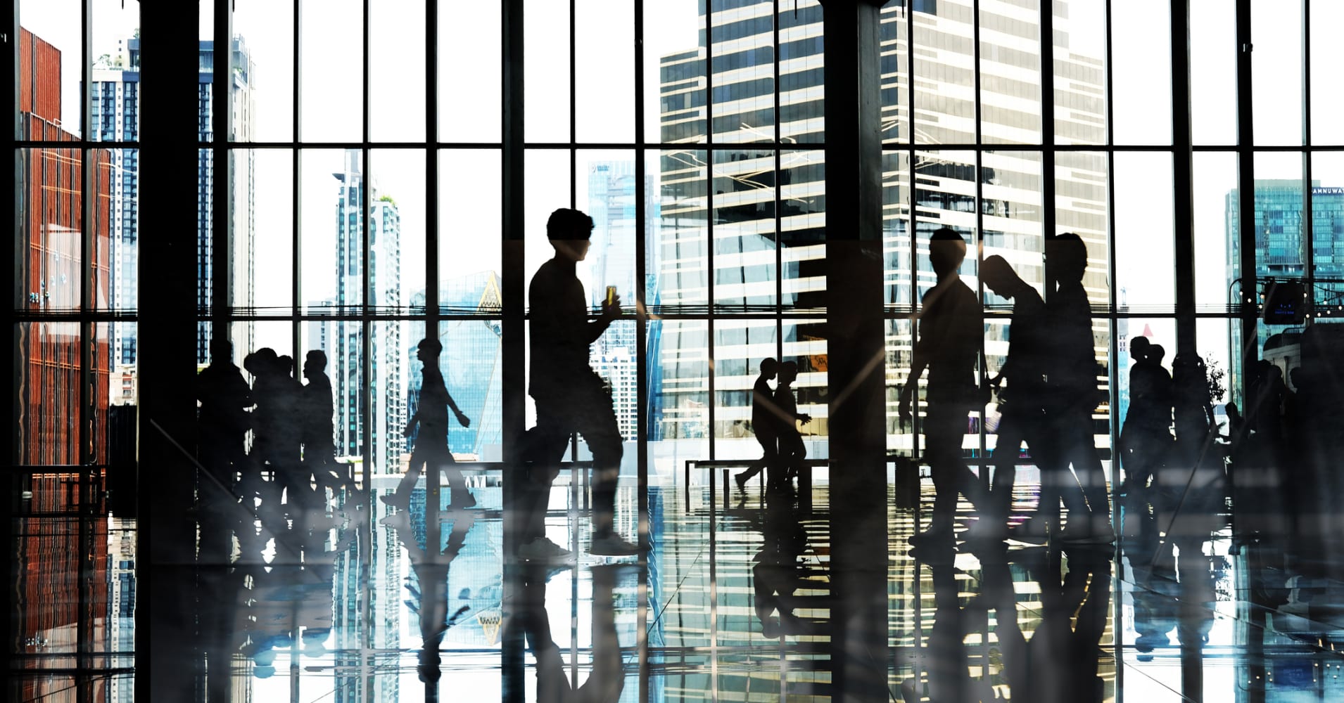 5 days in the office is the least popular way to work. Bosses are ...