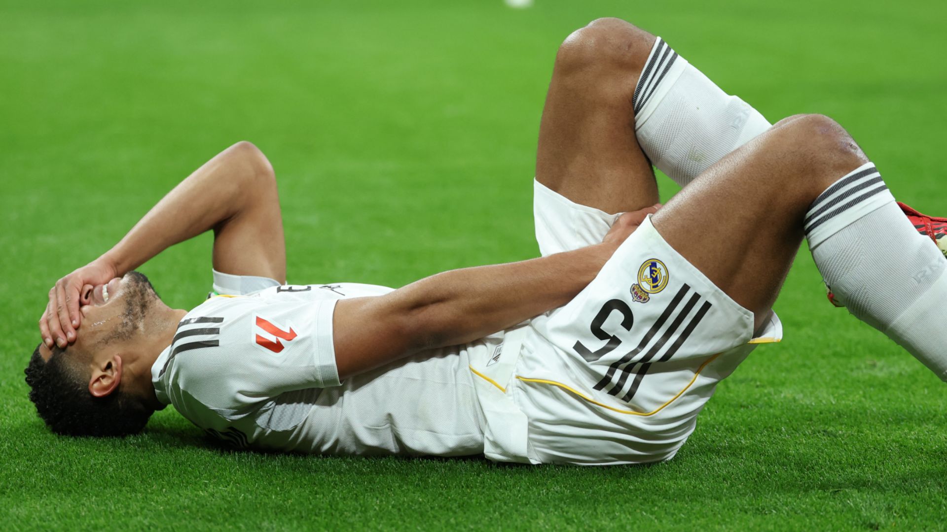 Jude Bellingham injury: Real Madrid, England star goes down as World ...