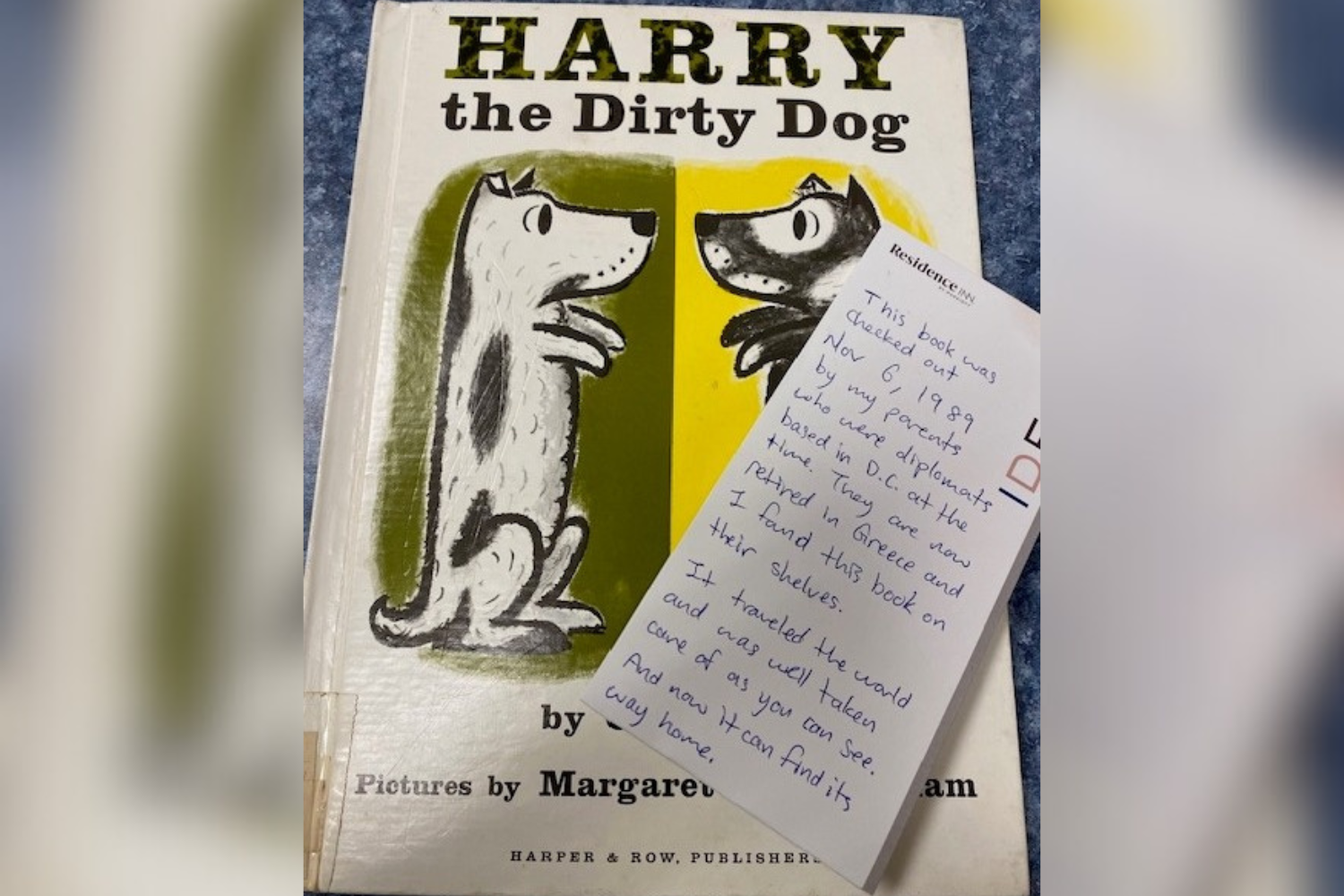 Staff find note in returned library book—shock at revelation about parents