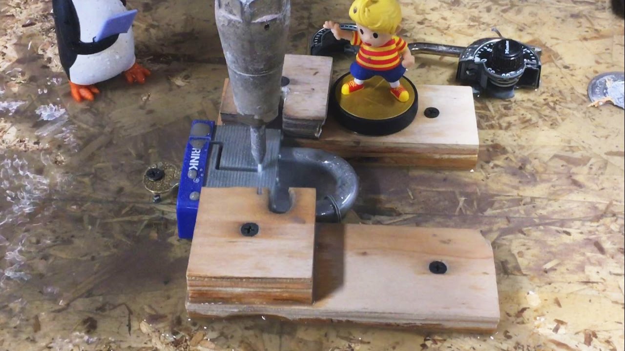 Giant padlock vs a 60,000 PSI waterjet