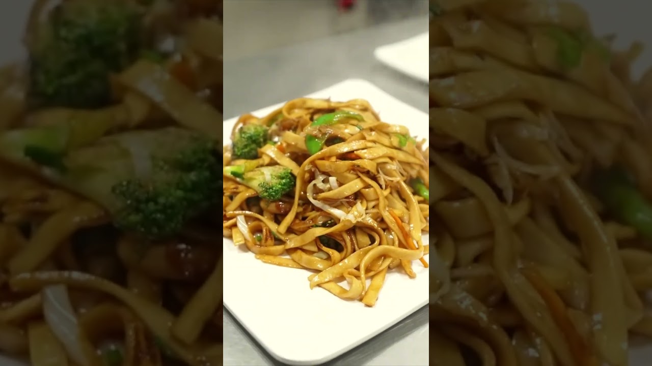 🇩🇲 Caribbean Chinese food and chow mein in Dominica