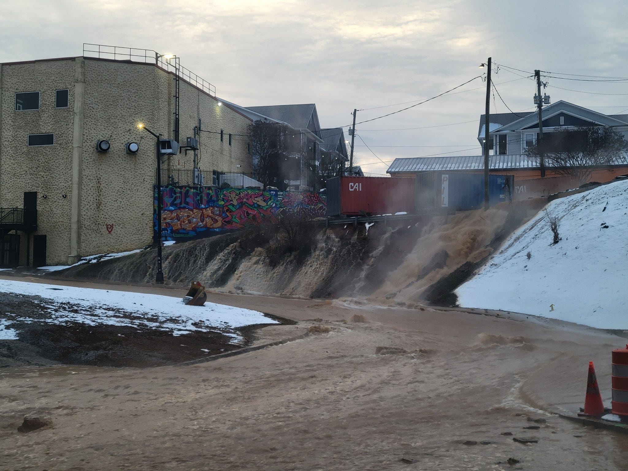 Huge water main break closes streets in Fort Sanders: See the pictures