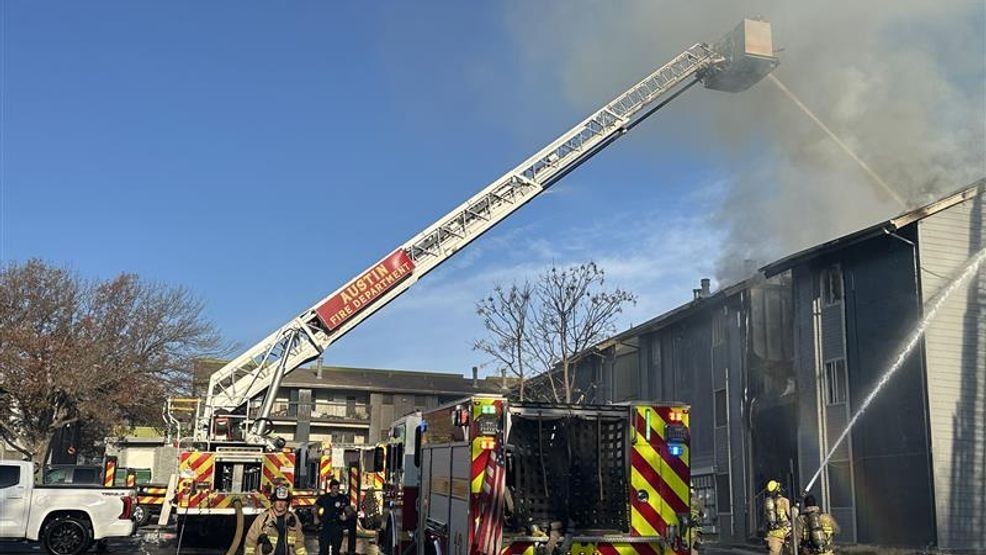 Partial structural collapse reported in SE Austin abandoned apartment fire