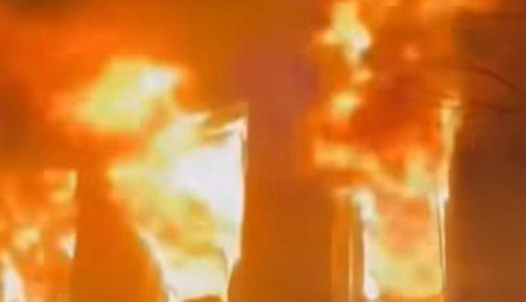 Gas-fed inferno rips through Virginia townhomes, triggering two-alarm ...