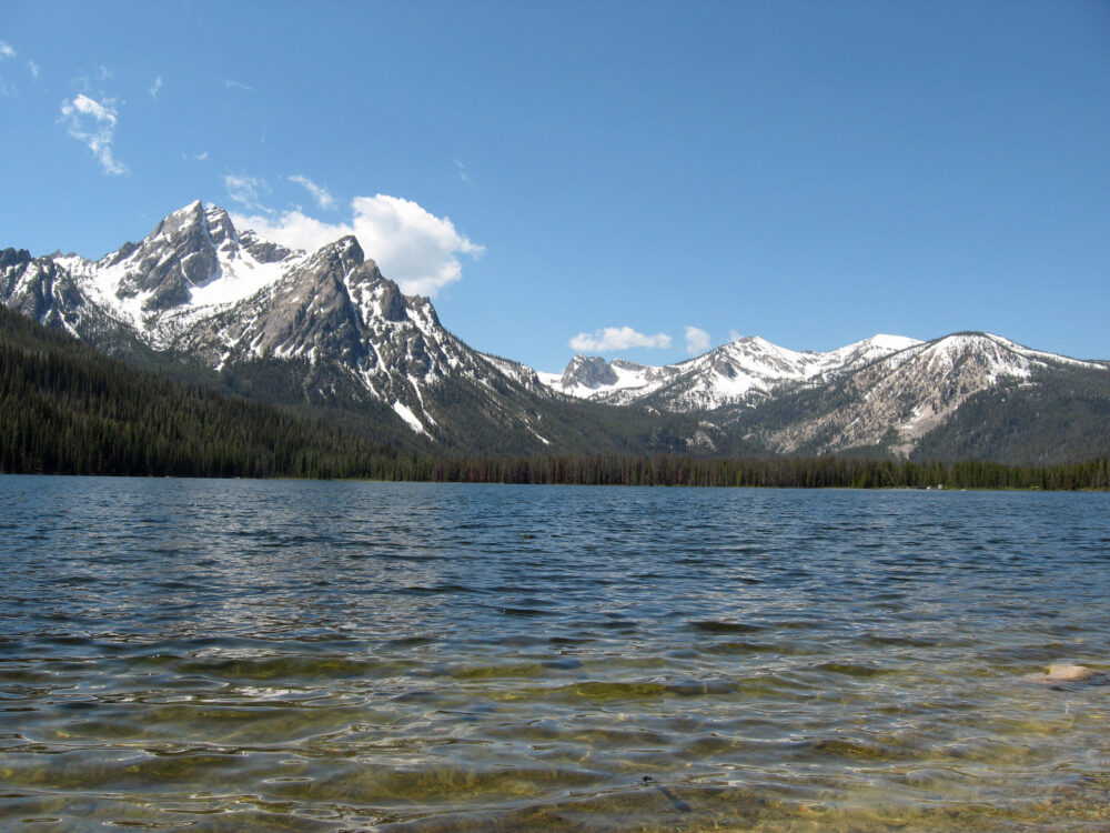 17 underappreciated lakes in Idaho with beautiful clear water views