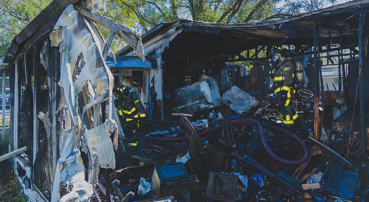 One person dies as fire consumes mobile home in North Lakeland