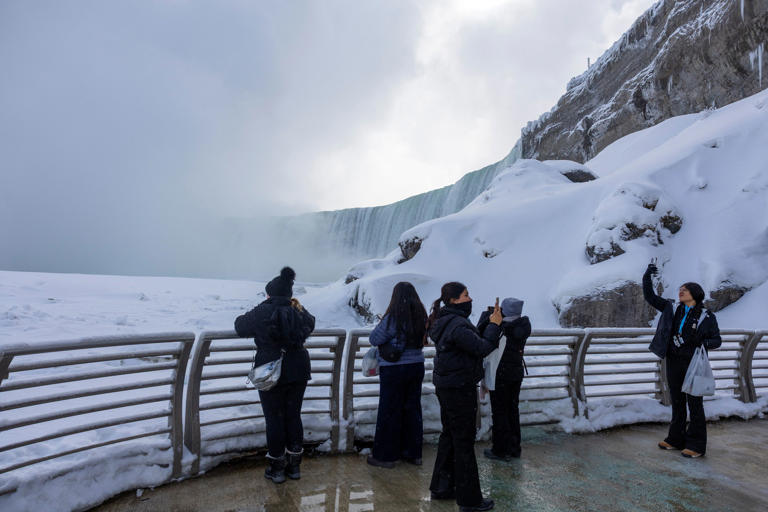 When Niagara Falls freezes: Breathtaking ice cliffs draw crowds despite ...