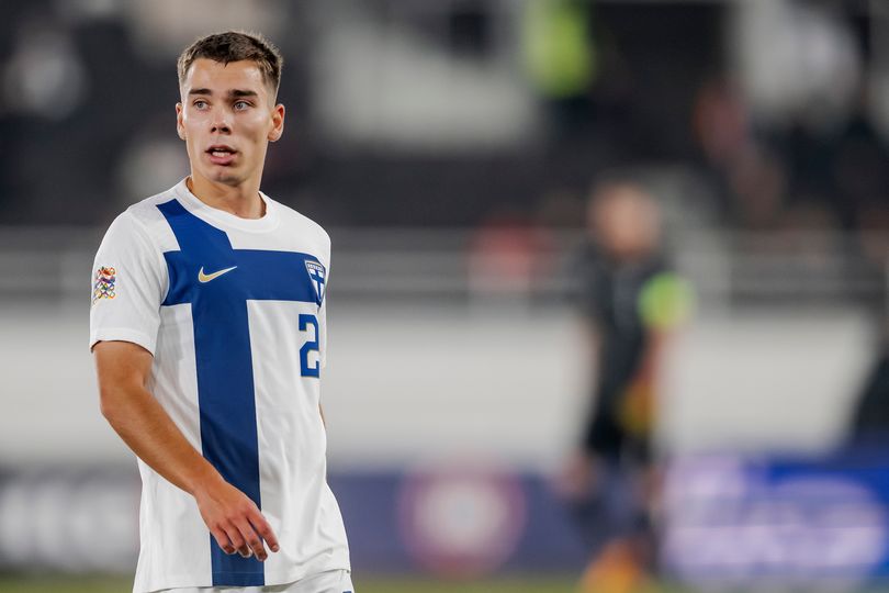 Swansea City complete deadline day swoop for Leo Walta